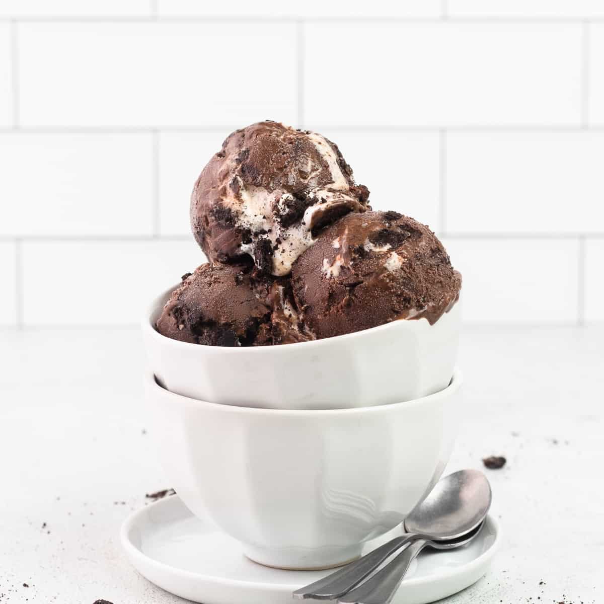 Chocolate Ice Cream with Oreos and Marshmallow | Short Stack Kitchen